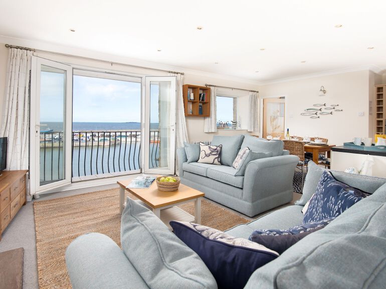 Holiday Cottage Seahouses with Sea Views
